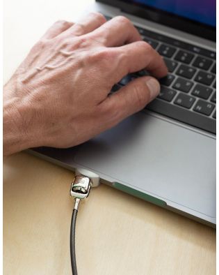 Ledge - MacBook Air/Pro Lock Slot Adapter